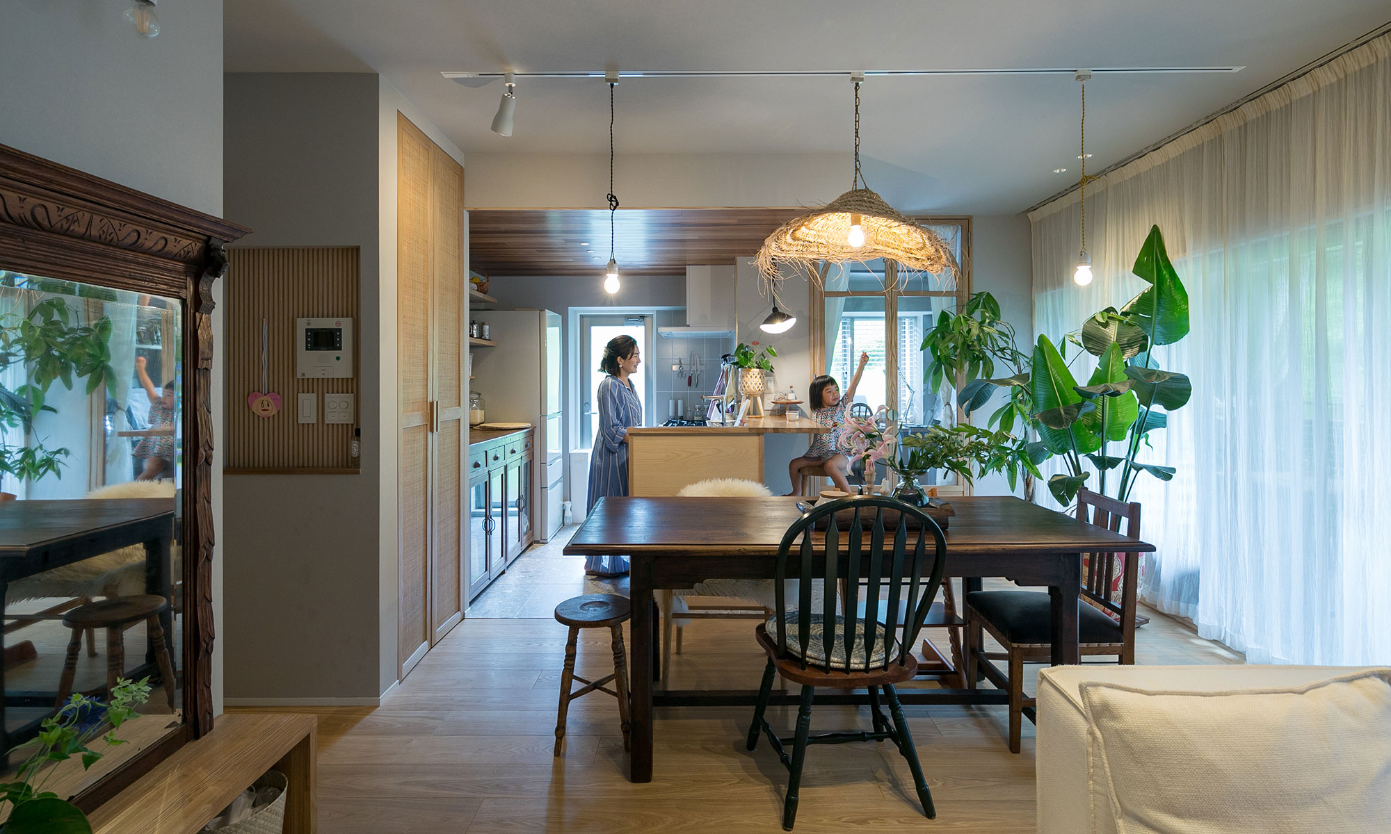 自身の経験を仕事に活かすプランナーによる自宅リノベ内装材で魅せる凝りすぎない家 | ToKoSie ー トコシエ