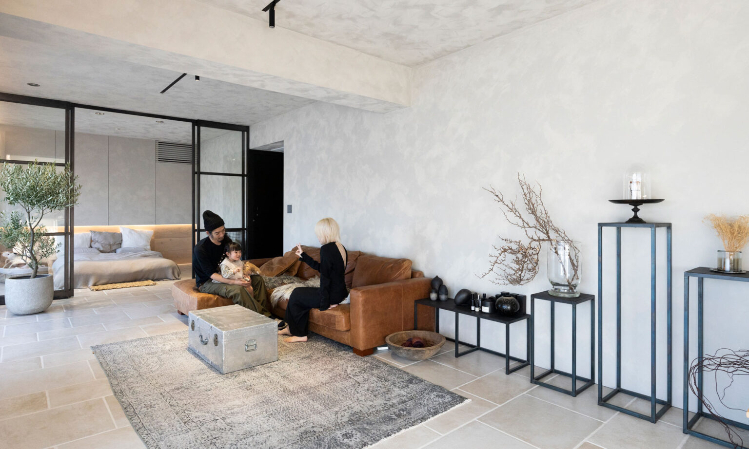 選び抜いたマテリアルが映えるワイドスパンを確保してダイナミズムを味わう | ToKoSie ー トコシエ