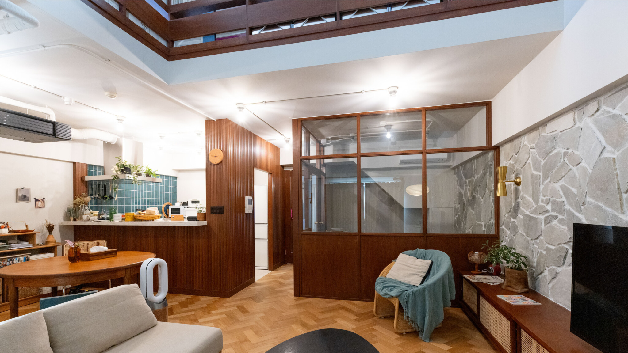 リノベーション Room Tour #042 【動画企画】天窓と吹き抜けのある マンション・リノベーション | ToKoSie ー トコシエ