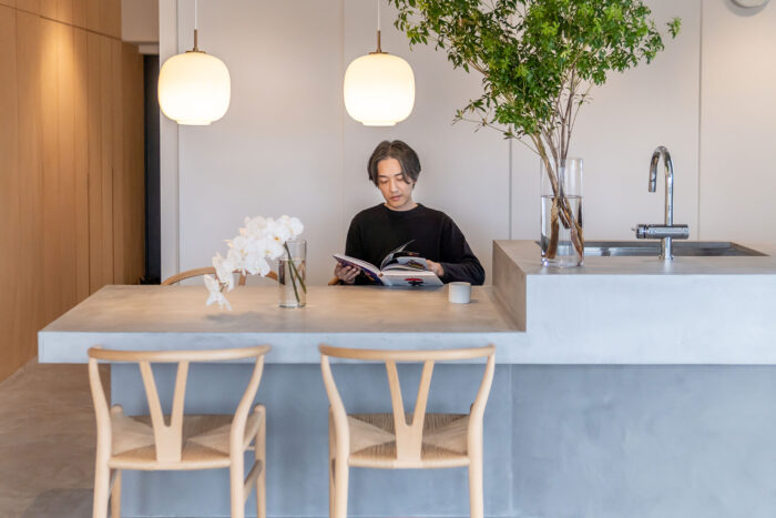 家族3人の76㎡リノベーションLDKと寝室を、木の壁で大胆に仕切る。 | ToKoSie ー トコシエ