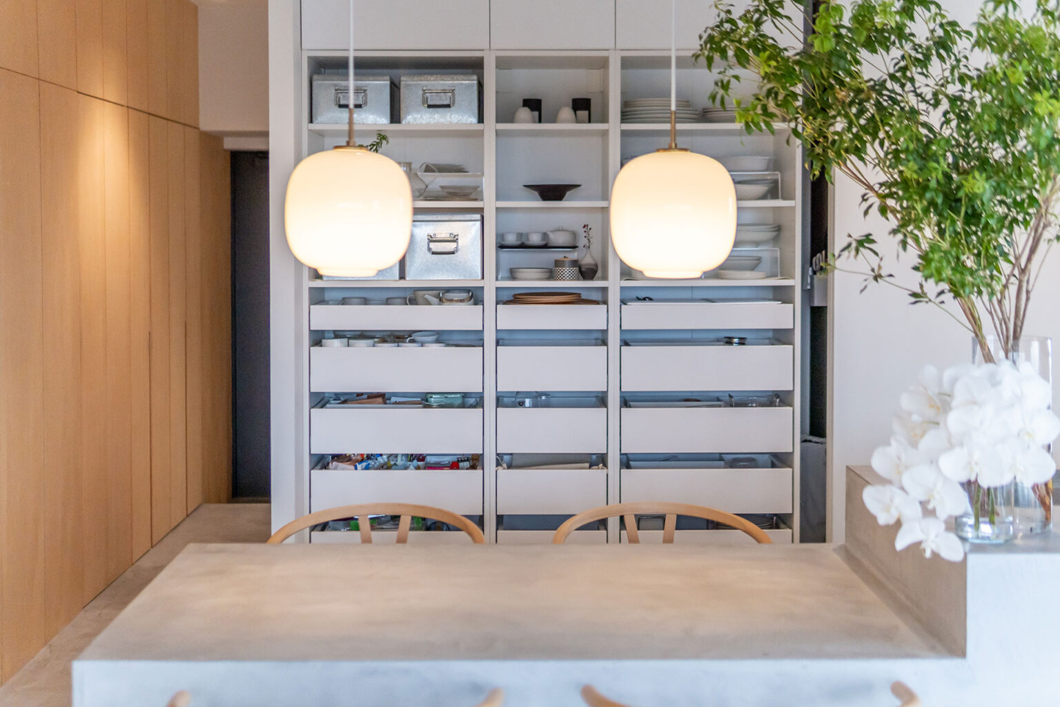 家族3人の76㎡リノベーションLDKと寝室を、木の壁で大胆に仕切る。 | ToKoSie ー トコシエ