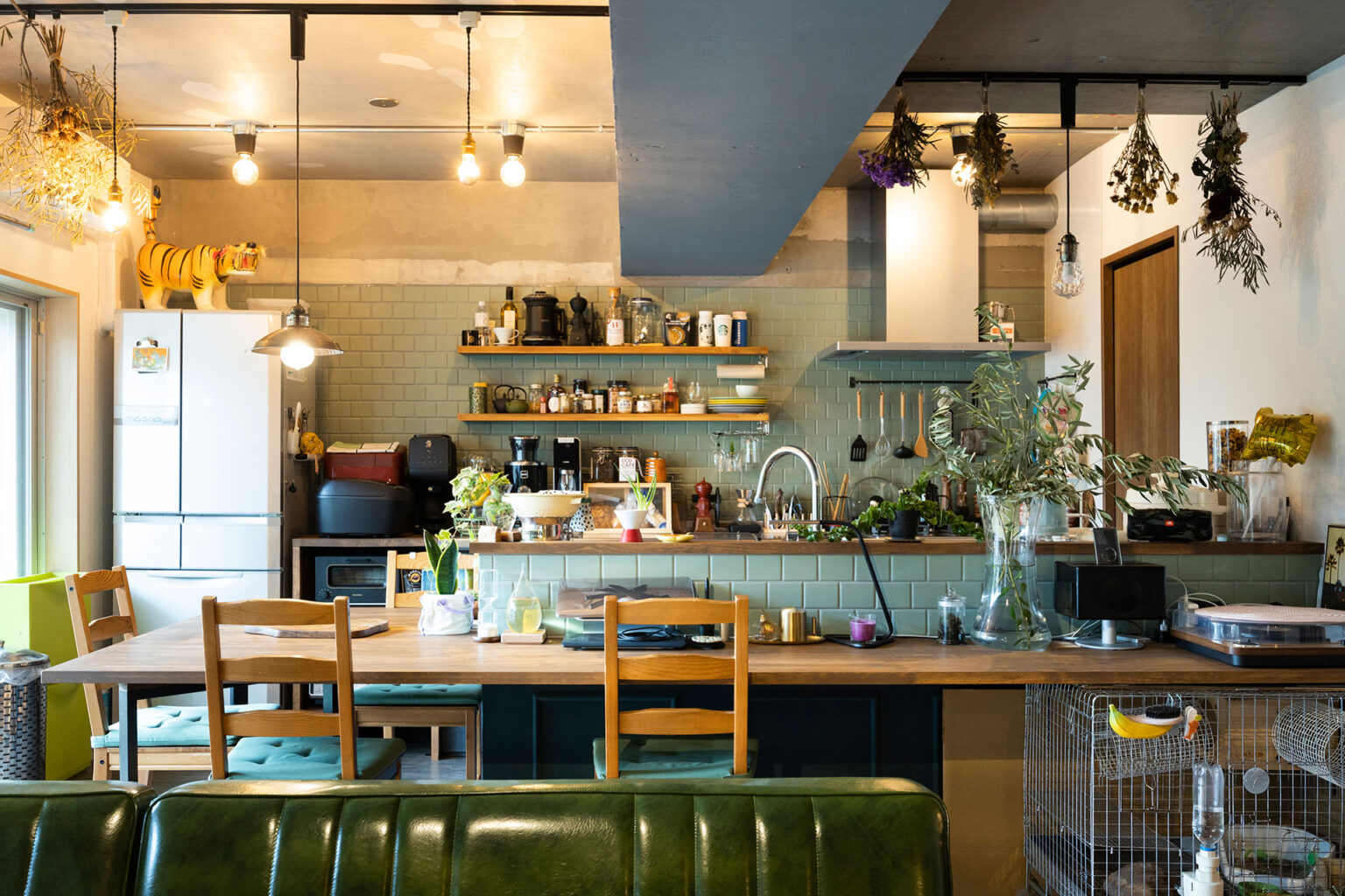 5人家族で暮らす2LDKシームレスな空間に居場所を自由に確保する | ToKoSie ー トコシエ