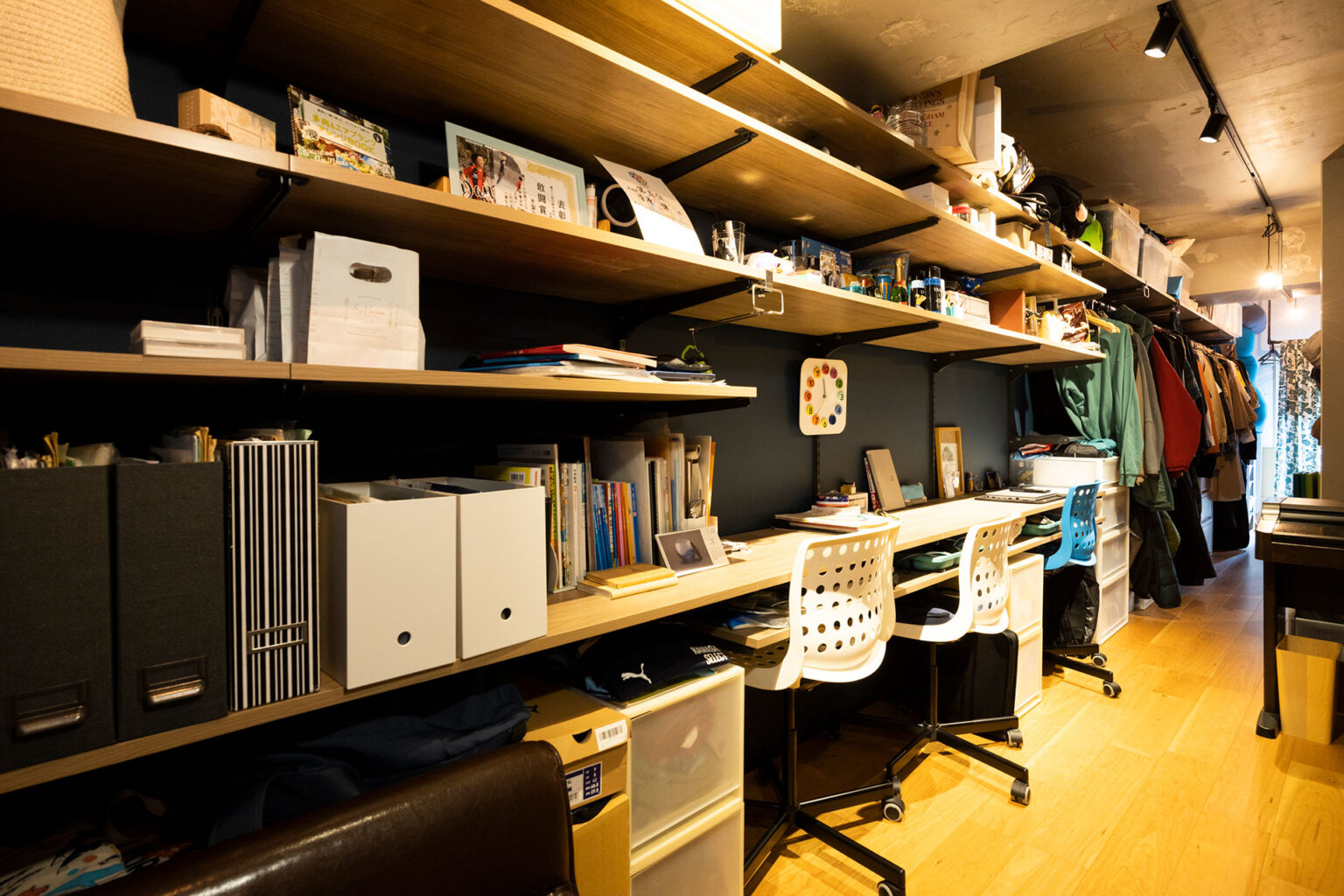 5人家族で暮らす2LDKシームレスな空間に居場所を自由に確保する | ToKoSie ー トコシエ