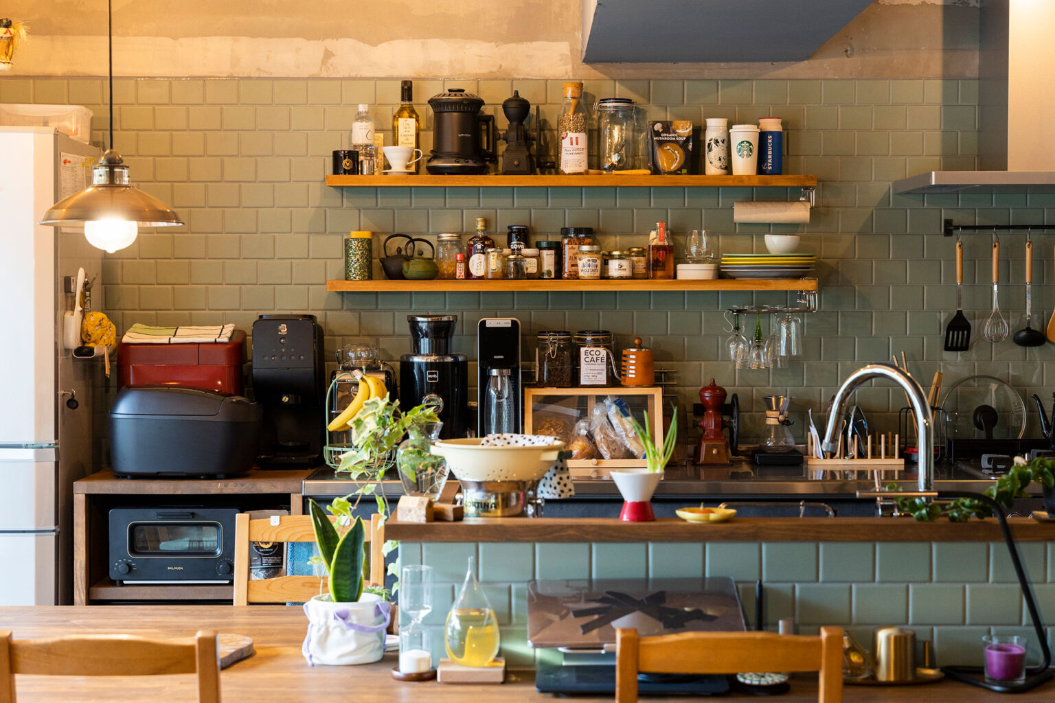 5人家族で暮らす2LDKシームレスな空間に居場所を自由に確保する | ToKoSie ー トコシエ