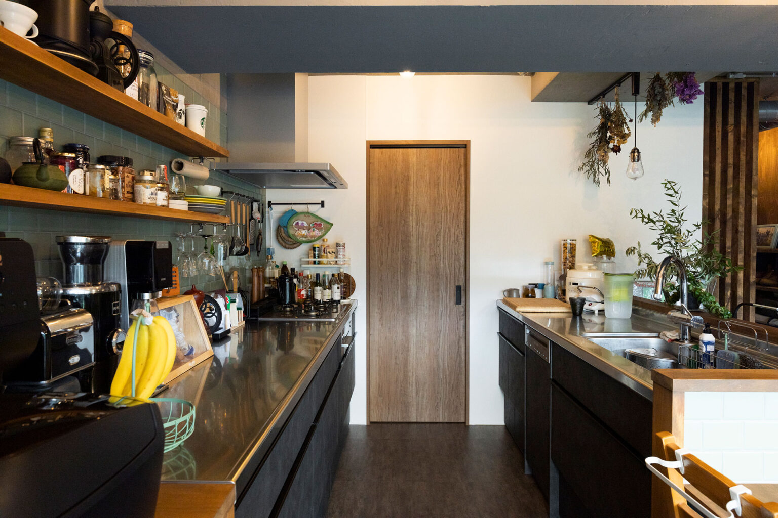 5人家族で暮らす2LDKシームレスな空間に居場所を自由に確保する | ToKoSie ー トコシエ