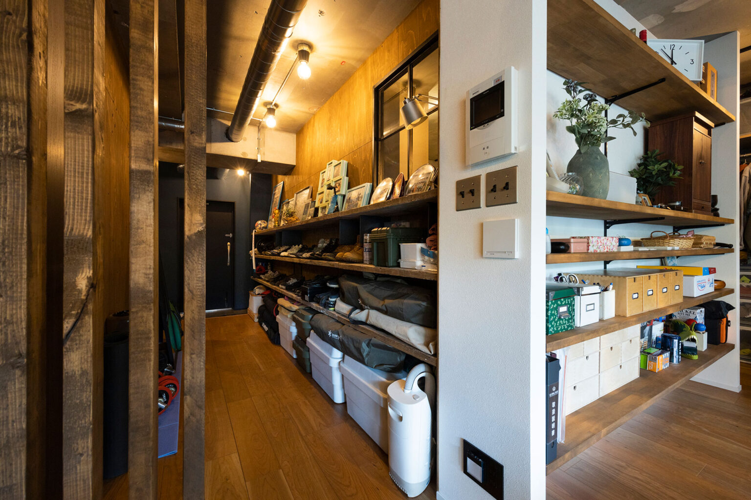 5人家族で暮らす2LDKシームレスな空間に居場所を自由に確保する | ToKoSie ー トコシエ