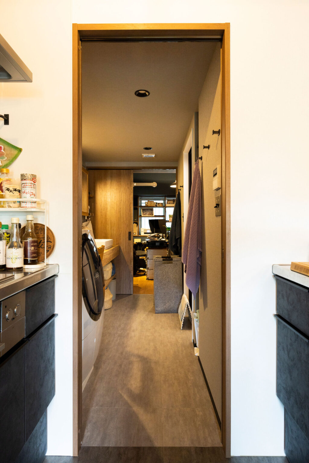 5人家族で暮らす2LDKシームレスな空間に居場所を自由に確保する | ToKoSie ー トコシエ