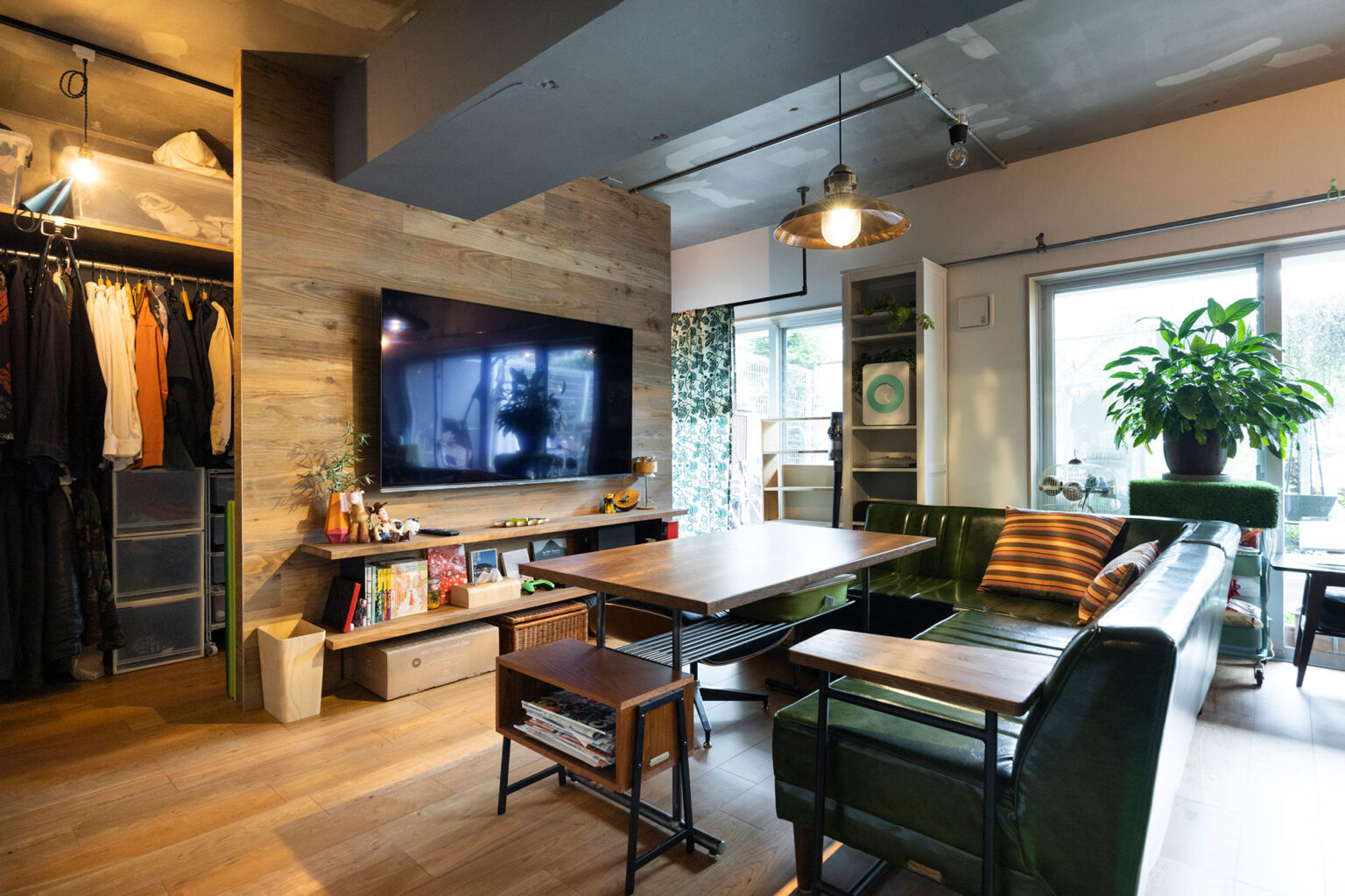 5人家族で暮らす2LDKシームレスな空間に居場所を自由に確保する | ToKoSie ー トコシエ