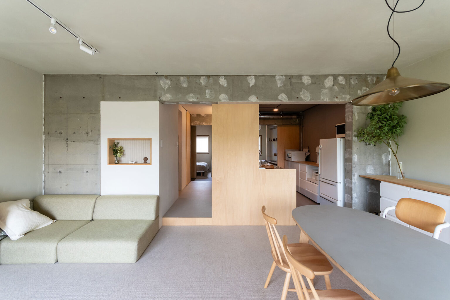 家族4人の60㎡リノベーションどの部屋からも公園の緑を感じられる 建築家の住まい | ToKoSie ー トコシエ