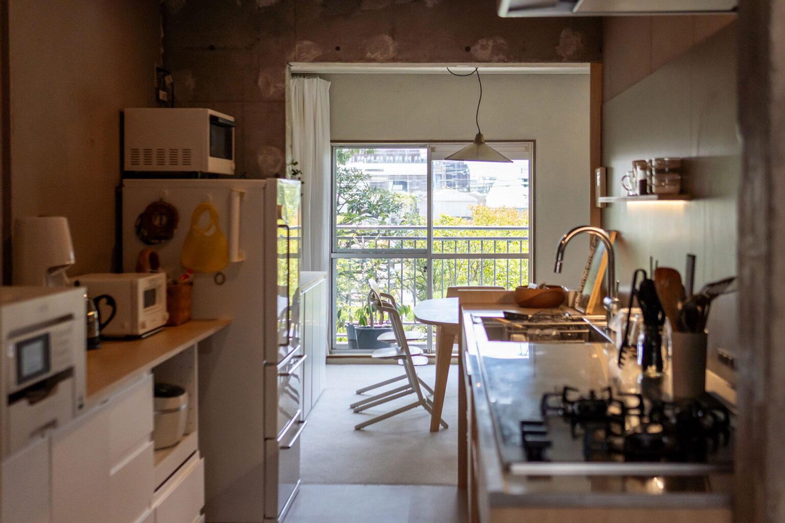 家族4人の60㎡リノベーションどの部屋からも公園の緑を感じられる 建築家の住まい | ToKoSie ー トコシエ