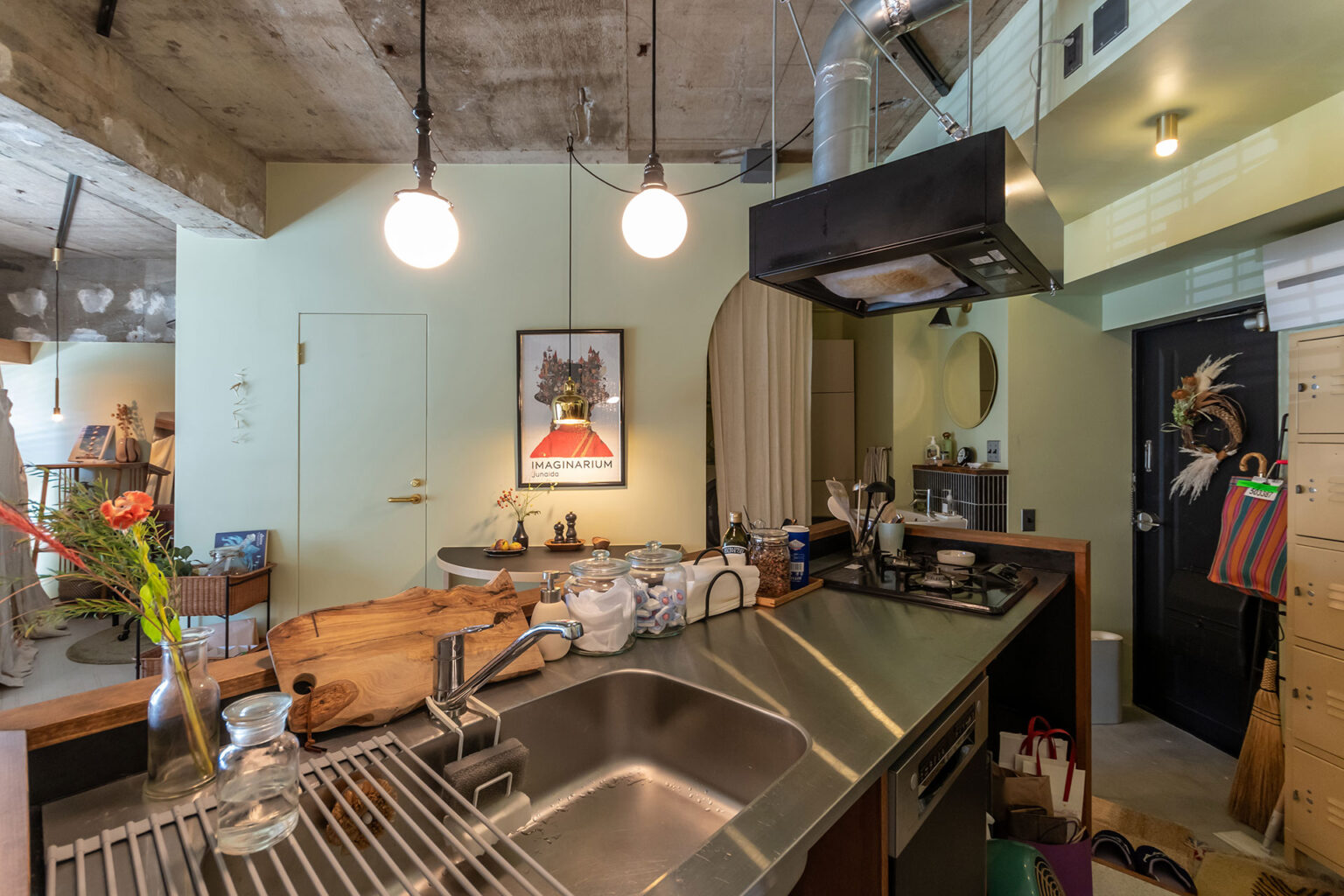 44㎡の女性ひとり暮らしリノベ斜め45度で大胆に仕切った ワンルーム・リノベーション | ToKoSie ー トコシエ