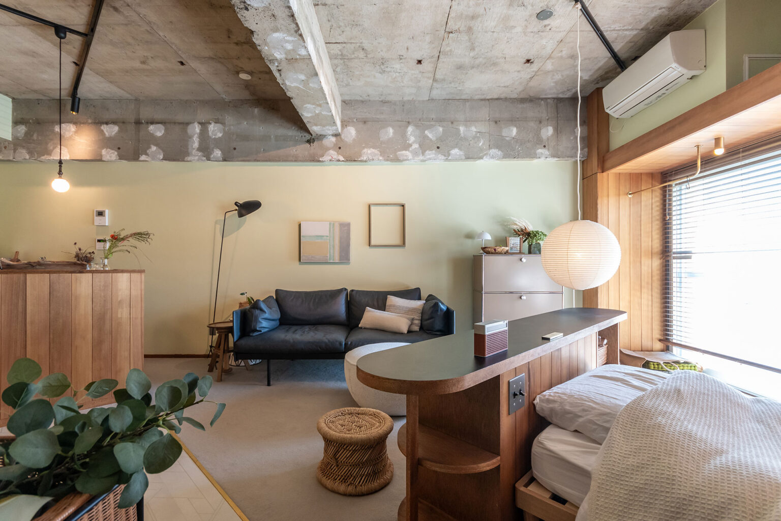 44㎡の女性ひとり暮らしリノベ斜め45度で大胆に仕切った ワンルーム・リノベーション | ToKoSie ー トコシエ