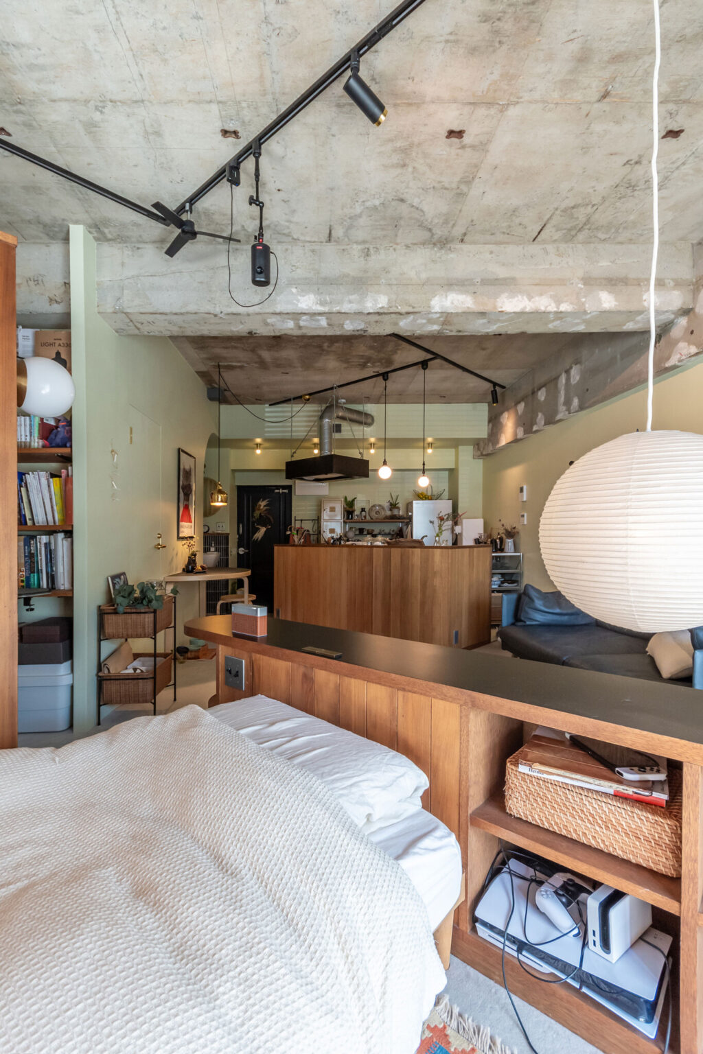 44㎡の女性ひとり暮らしリノベ斜め45度で大胆に仕切った ワンルーム・リノベーション | ToKoSie ー トコシエ