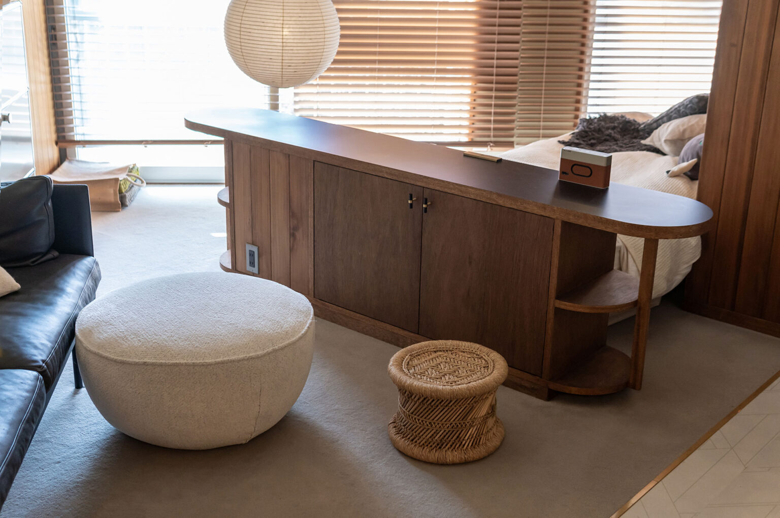 44㎡の女性ひとり暮らしリノベ斜め45度で大胆に仕切った ワンルーム・リノベーション | ToKoSie ー トコシエ