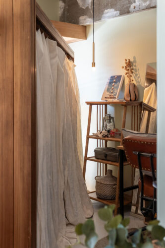 44㎡の女性ひとり暮らしリノベ斜め45度で大胆に仕切った ワンルーム・リノベーション | ToKoSie ー トコシエ