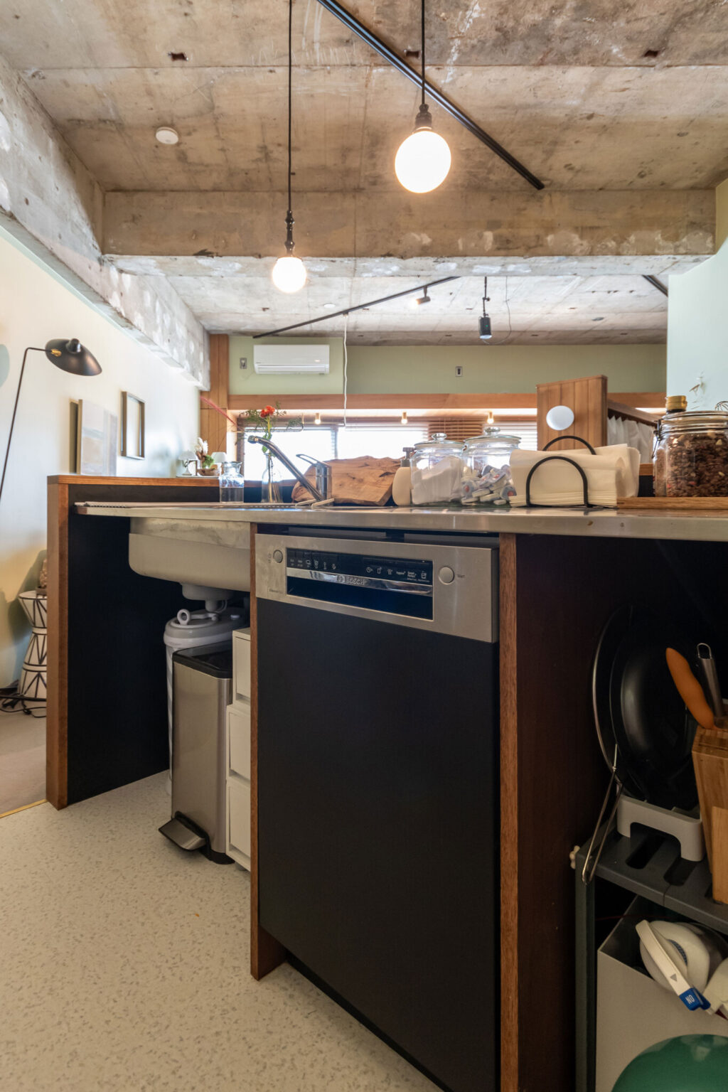 44㎡の女性ひとり暮らしリノベ斜め45度で大胆に仕切った ワンルーム・リノベーション | ToKoSie ー トコシエ