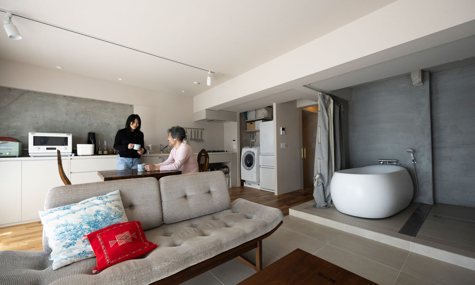 ホテルライクな非日常空間リビングで楽しむゆったりバスタイム | ToKoSie ー トコシエ