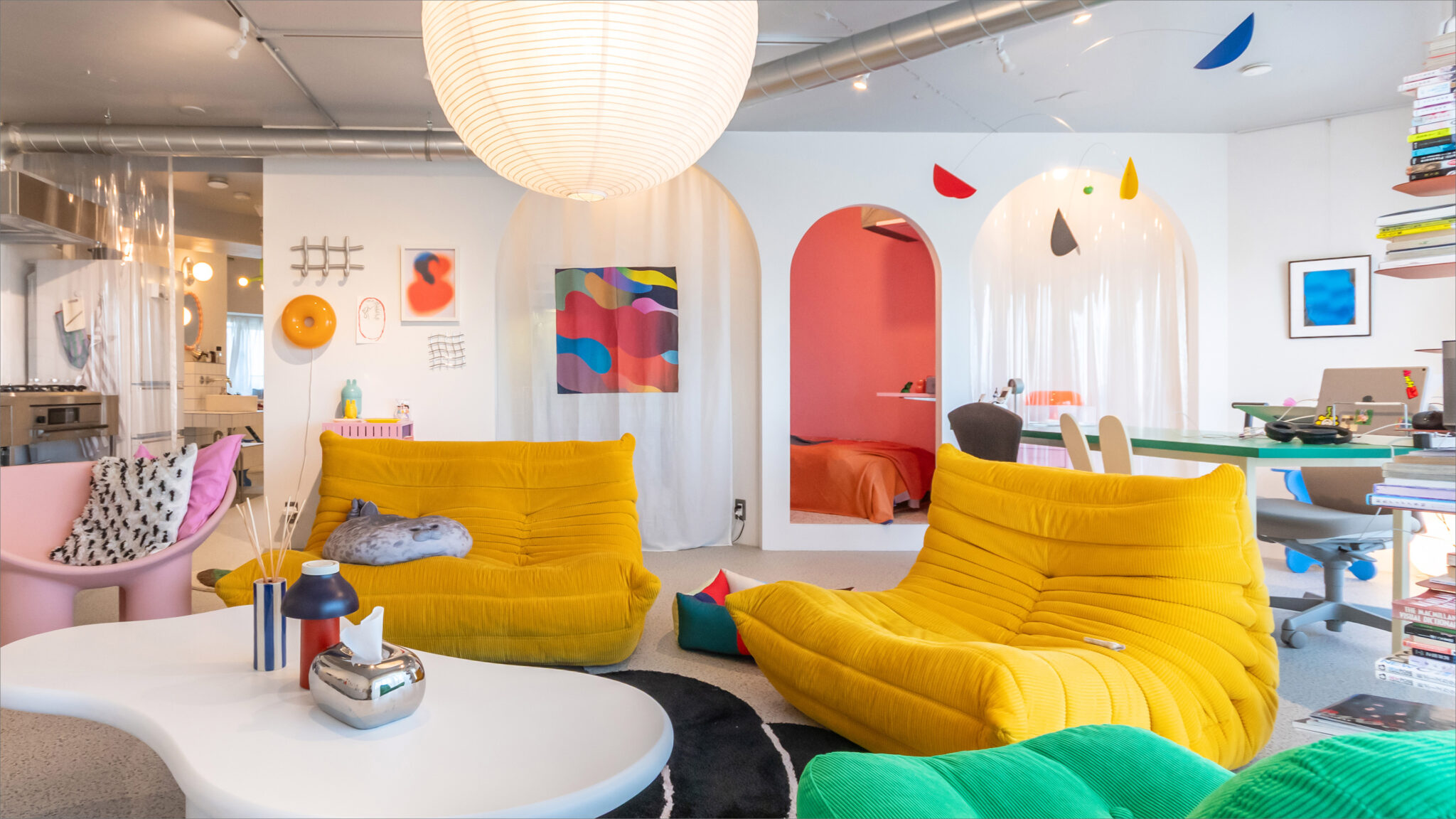 ルームツアー・セレクション #031 【動画企画】TOKOSIEで人気の事例を大公開 ! ポップでキュートなインテリア。 | ToKoSie ー トコシエ