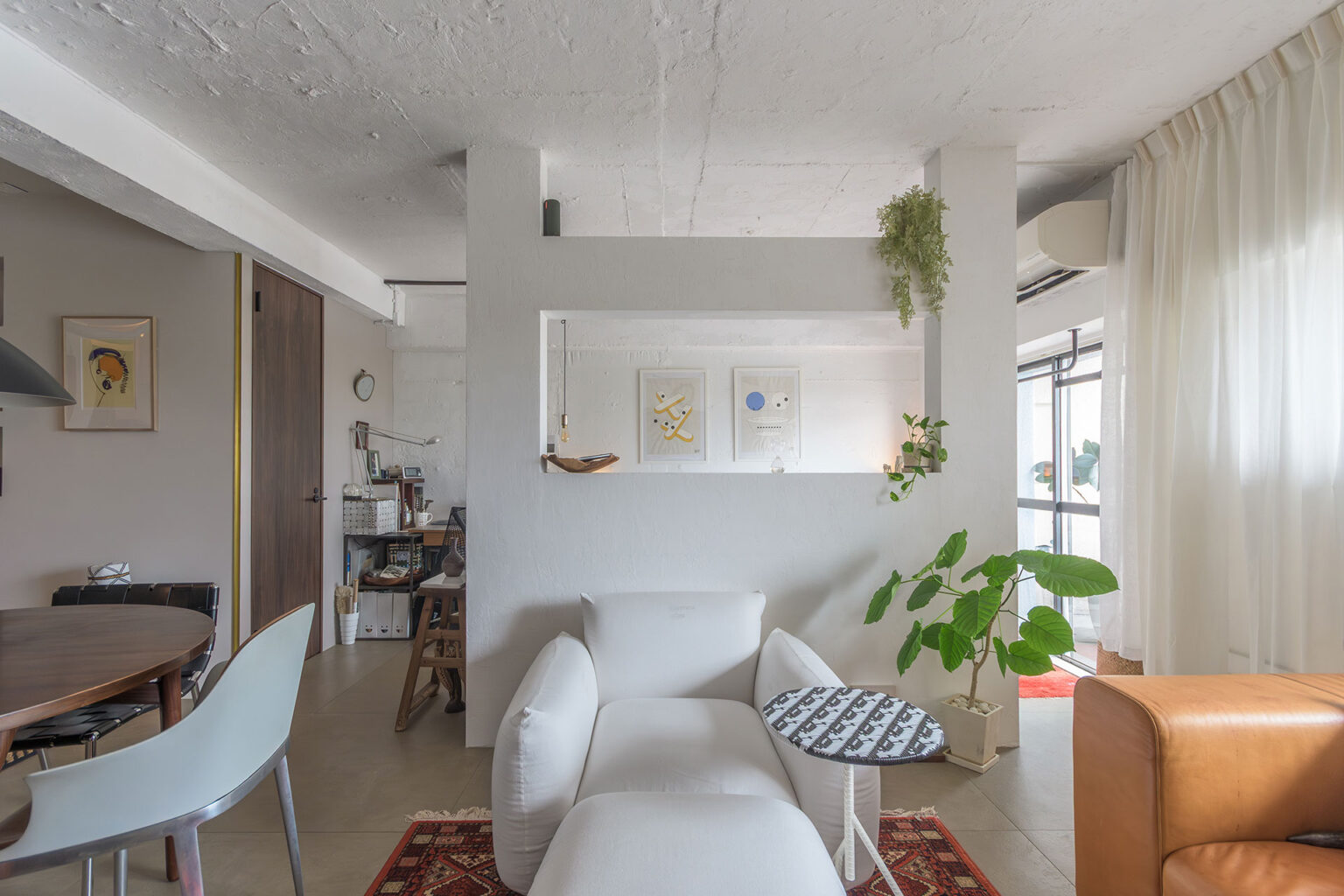 夫婦2人暮らしの65㎡ワンルーム世界を旅したジュエリーデザイナーが作るアーバンリゾートなマンションリノベ | ToKoSie ー トコシエ