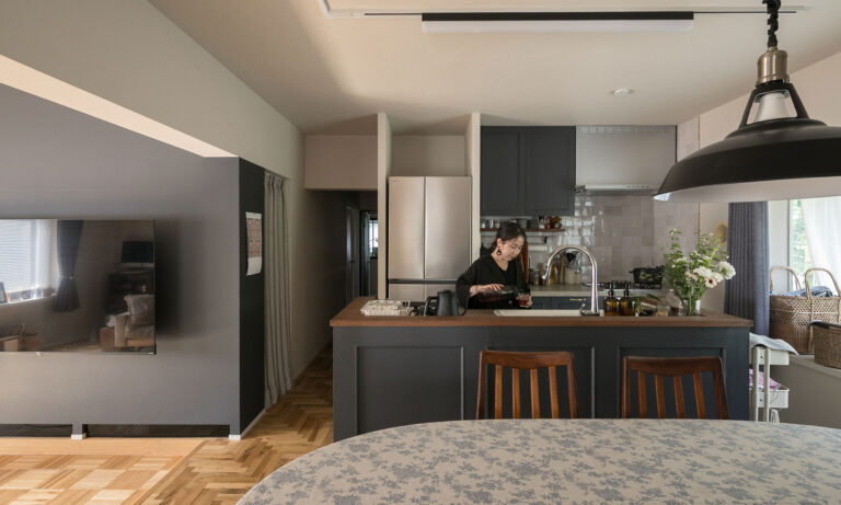 フォトグラファーの住まい念願の写真スタジオと、家族のプライベート空間を併設 | ToKoSie ー トコシエ